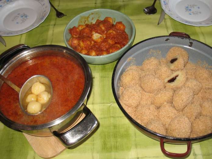 Gomboci na 3 načina: čorbica, sa zaprškom i u prezli | Recepti