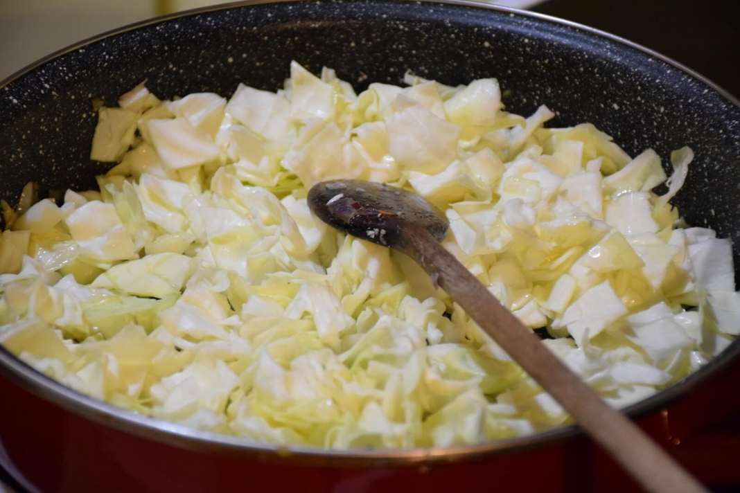 Kupus čorba sa mlevenim mesom i paradajzom | Recepti