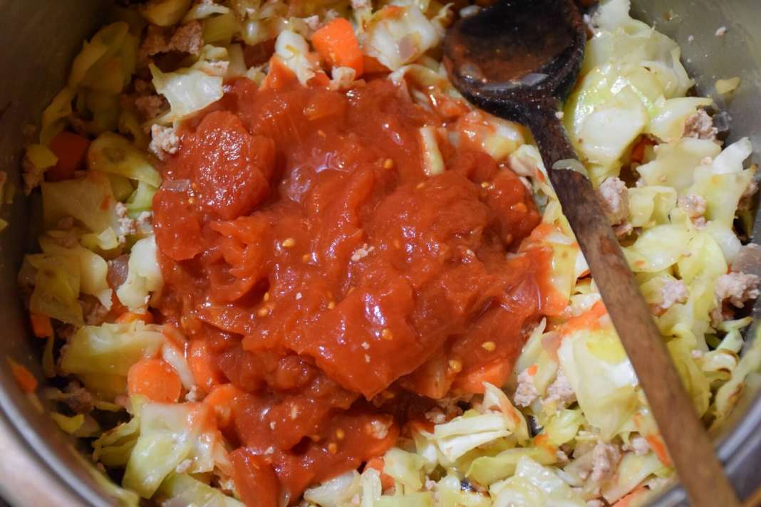 Kupus čorba sa mlevenim mesom i paradajzom | Recepti