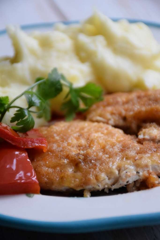 Pileće šnicle zapečene u pavlaci i siru - sočne i jako ukusne! | Recepti